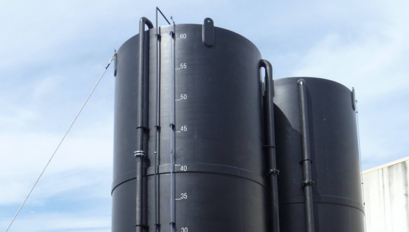 Construcción de tanques plásticos en industria química y manejo de agua